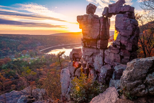 "Devil's Lake" Images – Browse 107 Stock Photos, Vectors, and Video ...