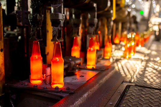 "Glass Factory" Imagens – Procure 5,101 fotos, vetores e vídeos | Adobe ...