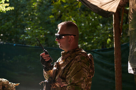 Military Radio Operator Images – Browse 7,173 Stock Photos, Vectors ...