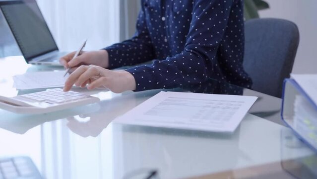 Professional Using Computer Images – Browse 751,162 Stock Photos ...