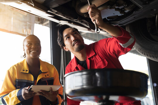 Auto Service Team Images – Browse 30,350 Stock Photos, Vectors, and ...