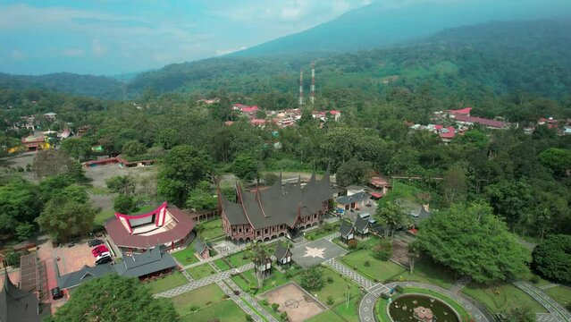 Minang Bilder – Durchsuchen 1,053 Archivfotos, Vektorgrafiken und ...