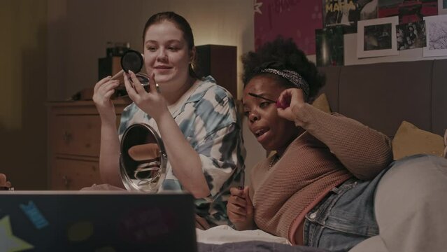 Roommates - Images et vidéos libres de droits | Adobe Stock