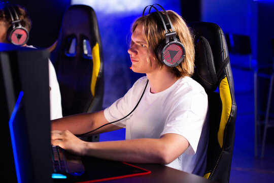 Pvp Gamer Images – Browse 1,235 Stock Photos, Vectors, and Video ...