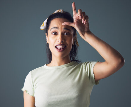 "Loser Sign"-Bilder: Stock-Fotos & -Videos. | Adobe Stock