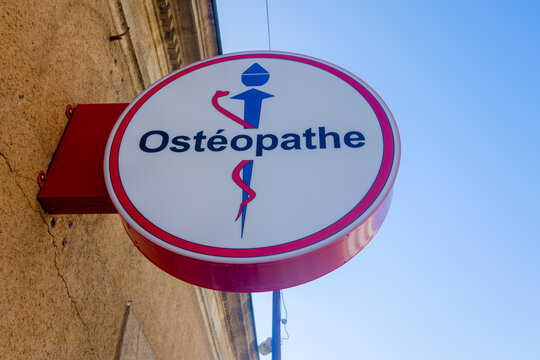 Osteopathe Images – Browse 18 Stock Photos, Vectors, and Video | Adobe ...