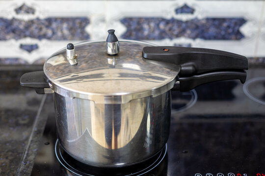 "Pressure Cooker" Images – Browse 4,594 Stock Photos, Vectors, and ...