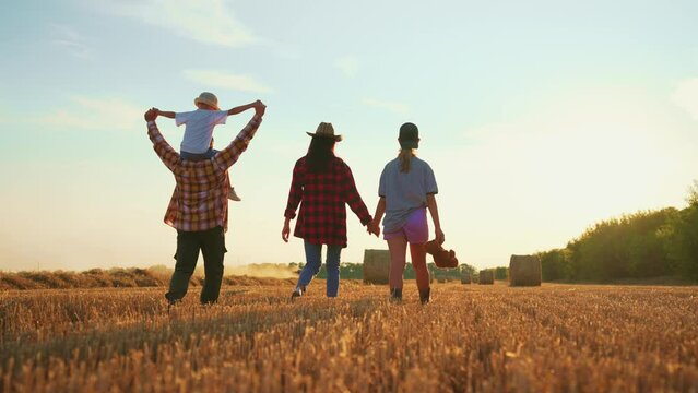 Country Family Images – Browse 237,408 Stock Photos, Vectors, and Video ...