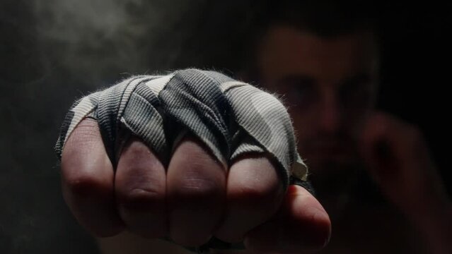 "Cage Fighter"-Bilder: Stock-Fotos & -Videos. | Adobe Stock