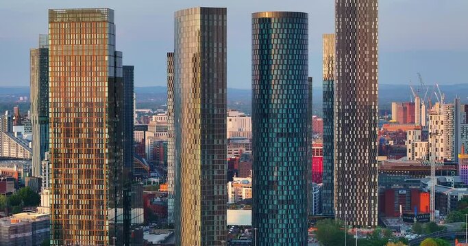 "High Rises" Bilder – Durchsuchen 11,011 Archivfotos, Vektorgrafiken ...