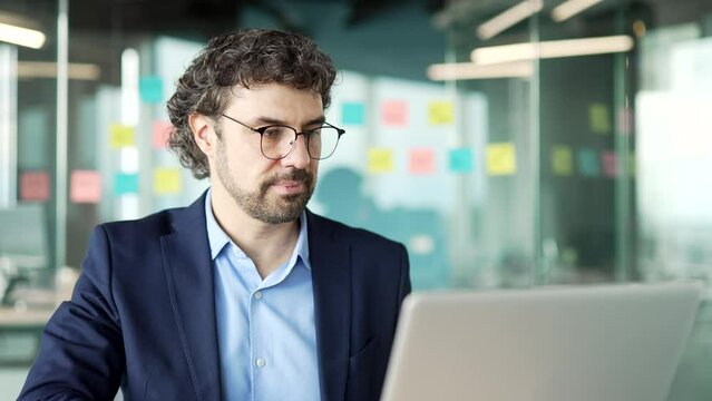 Professional Using Computer Images – Browse 751,162 Stock Photos ...