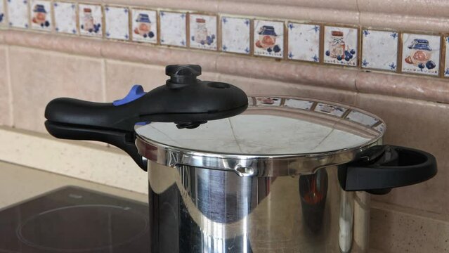 "Pressure Cooker" Images – Browse 4,594 Stock Photos, Vectors, and ...