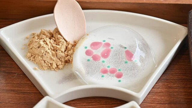 "Raindrop Cake" Images – Browse 33 Stock Photos, Vectors, and Video ...