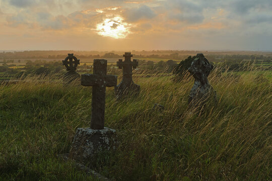 Headstone Sunset Images – Browse 9,703 Stock Photos, Vectors, and Video ...
