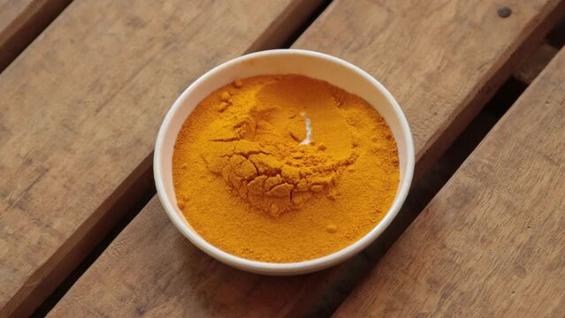 "Turmeric Powder" - Images et vidéos libres de droits | Adobe Stock
