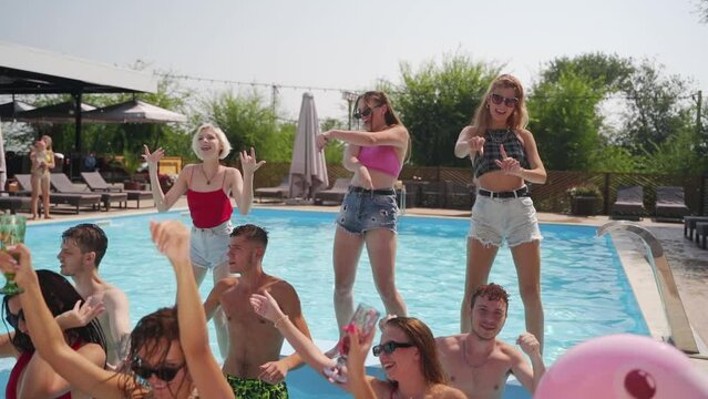 "Male Models"-Bilder: Stock-Fotos & -Videos. | Adobe Stock