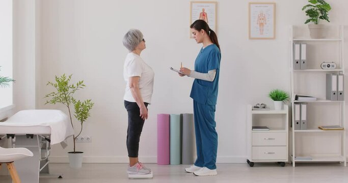 「Patient On Scale」の写真素材 | 10,030件の無料イラスト画像 | Adobe Stock