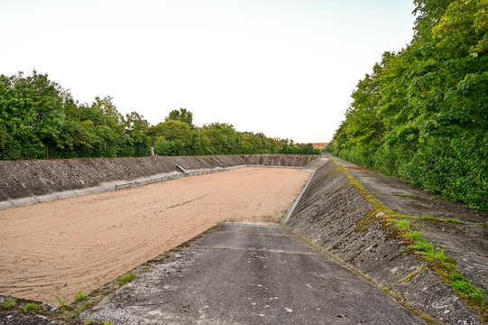 "Retention Pond"-Bilder: Stock-Fotos & -Videos. | Adobe Stock