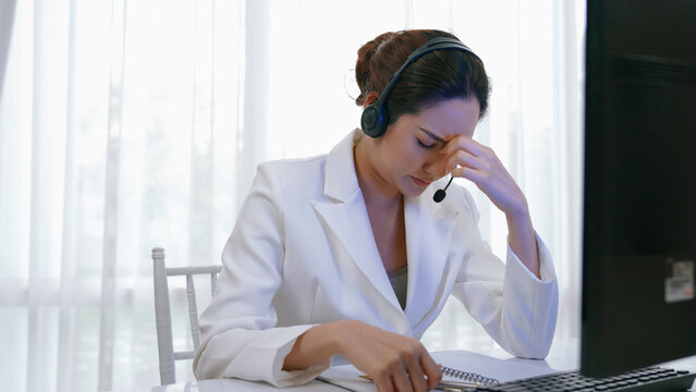 Frustrated Customer Service Images – Browse 9,337 Stock Photos, Vectors ...