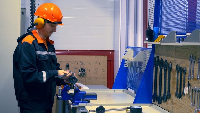 "Metal Workshop" Images – Browse 1,050 Stock Photos, Vectors, and Video ...