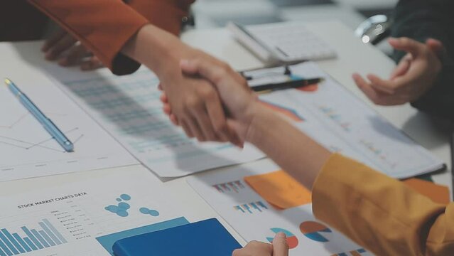 Client Handshake Images – Browse 73,268 Stock Photos, Vectors, and ...