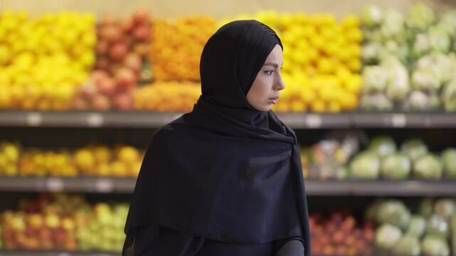 "Arabic Woman" - Images et vidéos libres de droits | Adobe Stock