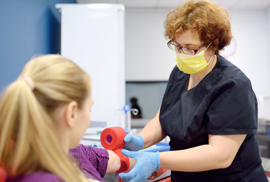 Phlebotomist And Patient Images – Browse 1,636 Stock Photos, Vectors ...
