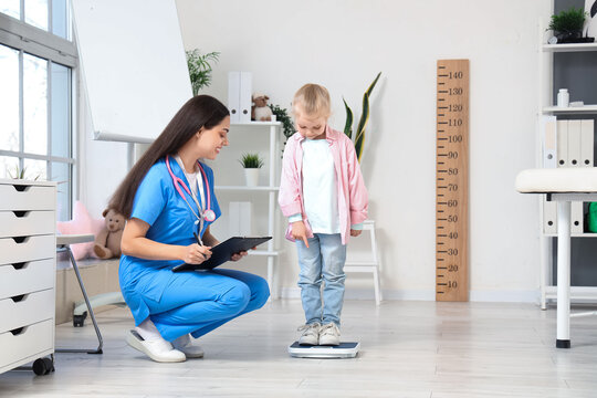「Patient On Scale」の写真素材 | 11,619件の無料イラスト画像 | Adobe Stock