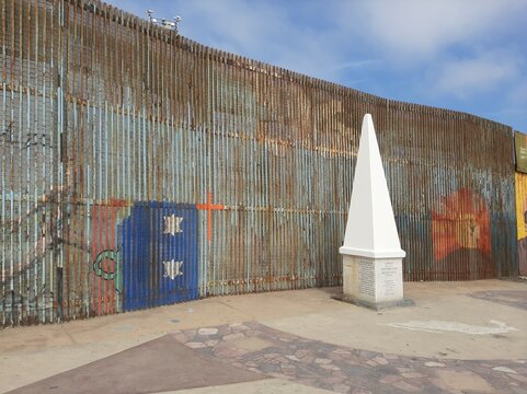 "Us Mexico Border" Images – Browse 1,952 Stock Photos, Vectors, and ...