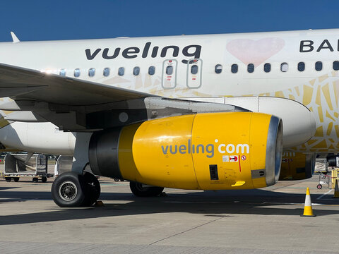 「V2500」の写真素材 | 12件の無料イラスト画像 | Adobe Stock