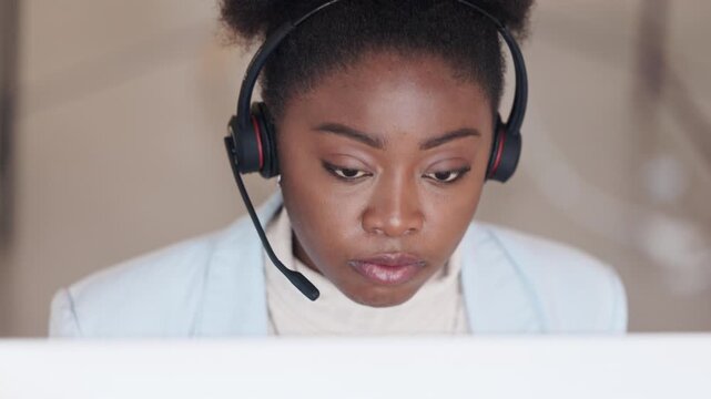 Explaining Customer Images – Browse 50,311 Stock Photos, Vectors, and ...