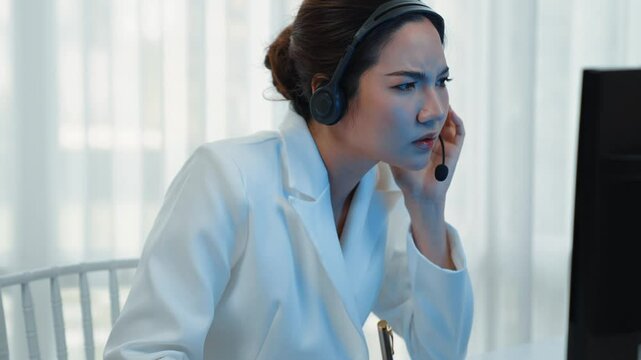 Frustrated Customer Service Images – Browse 9,337 Stock Photos, Vectors ...