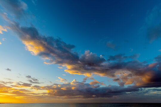Mare Calmo"」の写真素材 | 763件の無料イラスト画像 | Adobe Stock