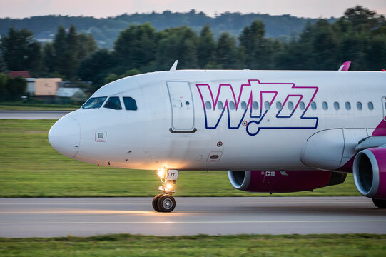 "Wizz Air" Images – Browse 691 Stock Photos, Vectors, and Video | Adobe ...