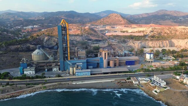 "Cement Production" Imagens – Procure 398 fotos, vetores e vídeos ...