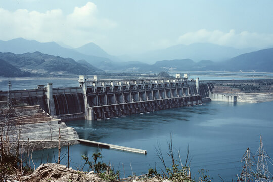 "Dam - Images et vidéos libres de droits | Adobe Stock