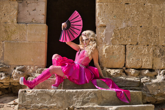 "Female Impersonator" Images – Browse 16,221 Stock Photos, Vectors, and ...
