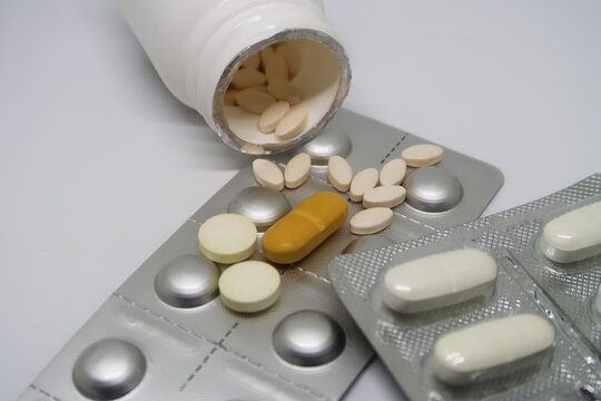 Imágenes de "Tabletten: descubre bancos de fotos, ilustraciones ...