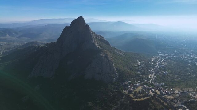 Imágenes de "Peña De Bernal": descubre bancos de fotos, ilustraciones ...