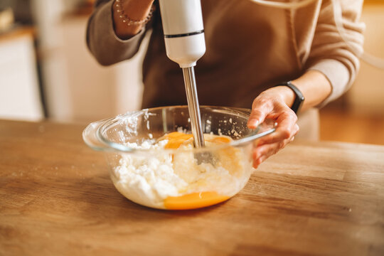 "Hand Mixer" - Images et vidéos libres de droits | Adobe Stock