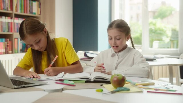Elearning Children Images – Browse 96,947 Stock Photos, Vectors, and ...