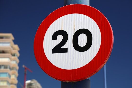 20 Kmh Speed Limit Sign Images – HD & 4K Photos Free to Download ...