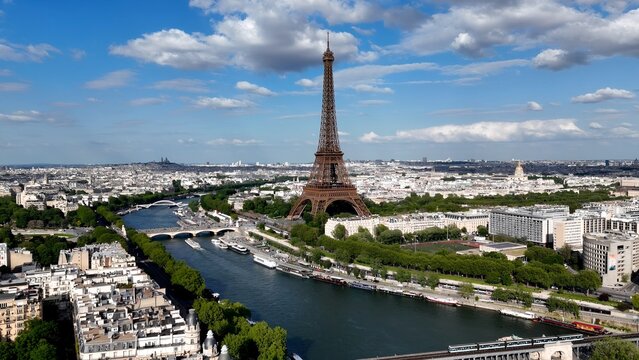 Paris Skyline"」の写真素材 | 3,112件の無料イラスト画像 | Adobe Stock